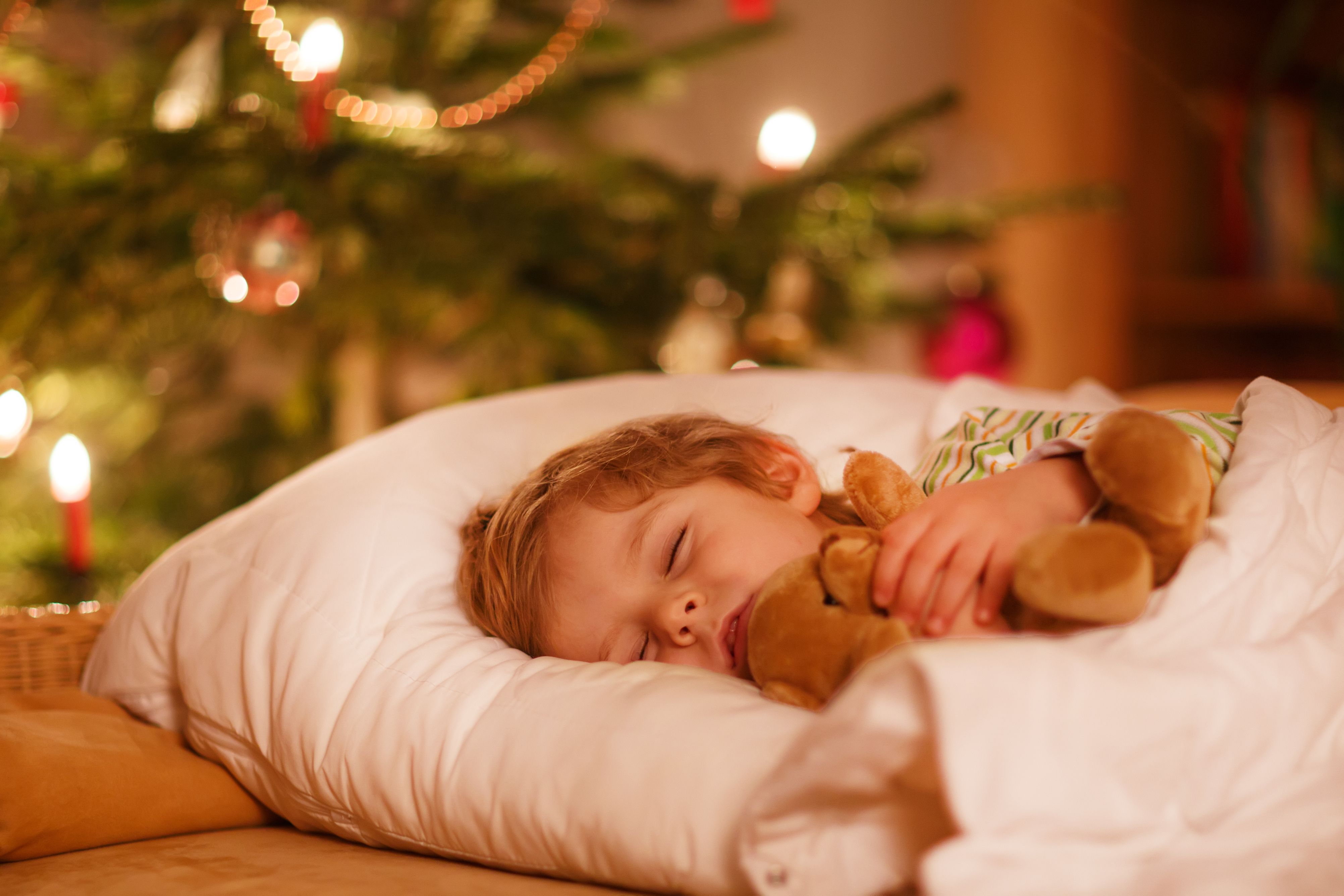 Christmas Sleep Tips from The Sleep Nanny ® - CatsKidsChaos