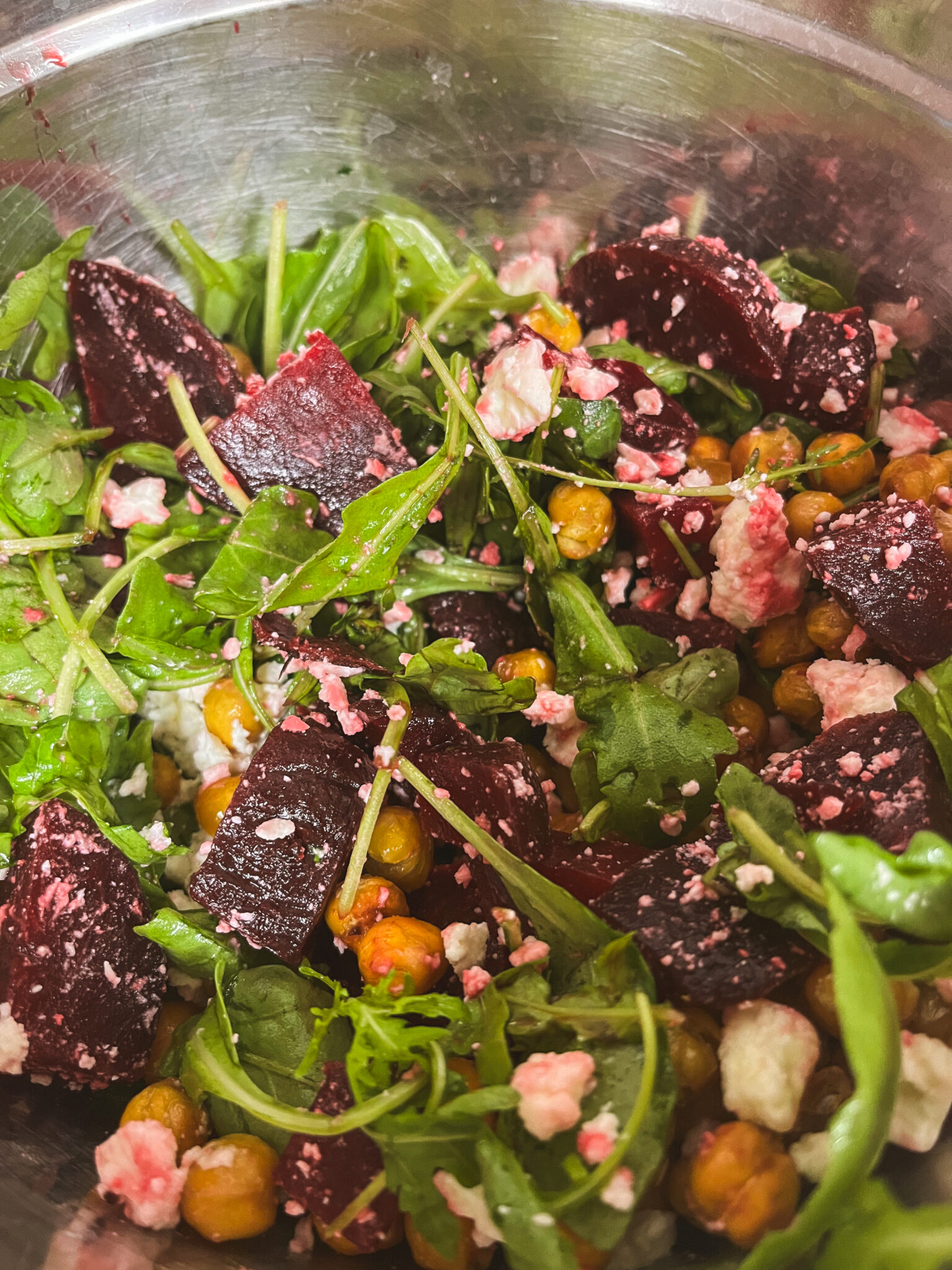 Beetroot, rocket, feta and chickpea salad - CatsKidsChaos